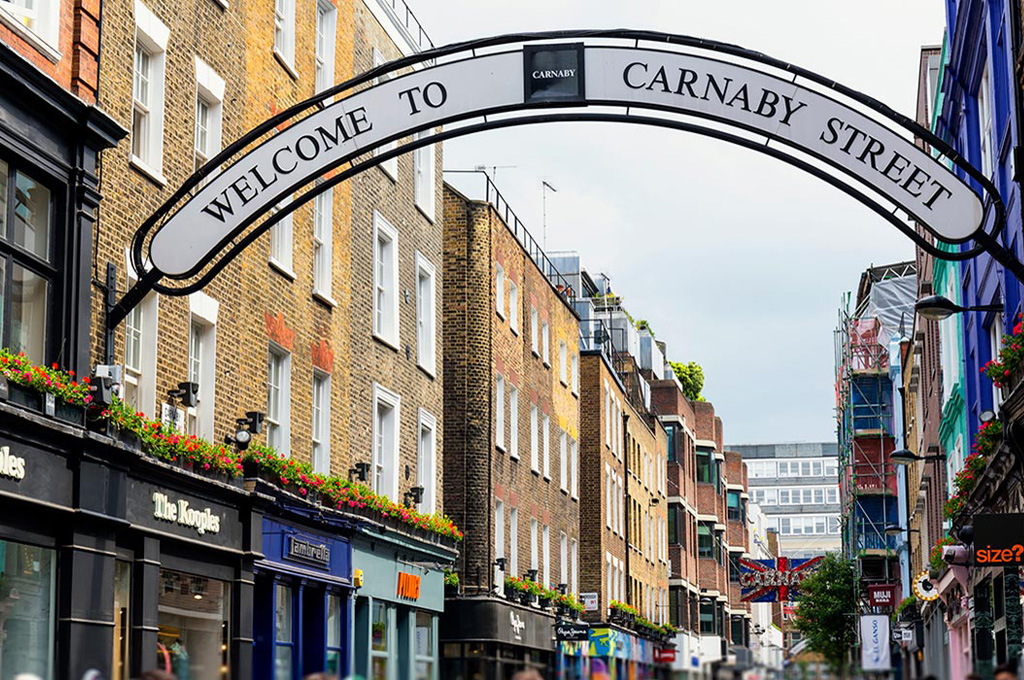 Carnaby Street, símbolo del movimiento pop de los años ‘60 – ultrabrit