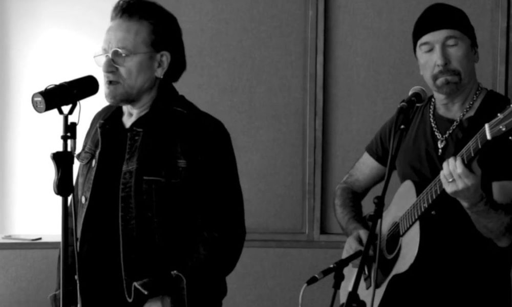 Bono y The Edge compartieron una emotiva versión de “Sunday bloody ...