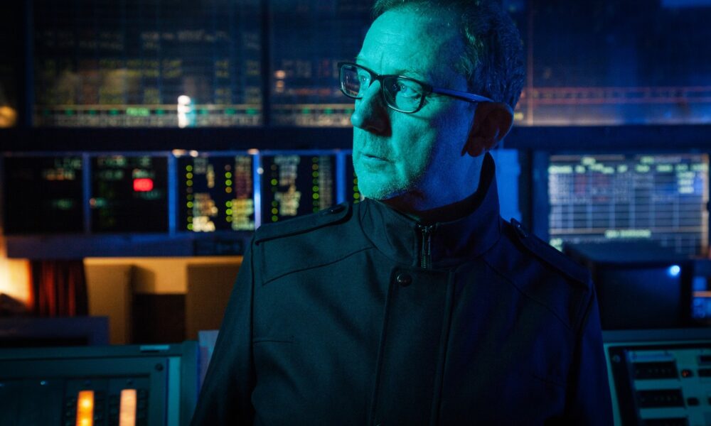 Dave Rowntree sigue anticipando su álbum debut con “Devils Island ...