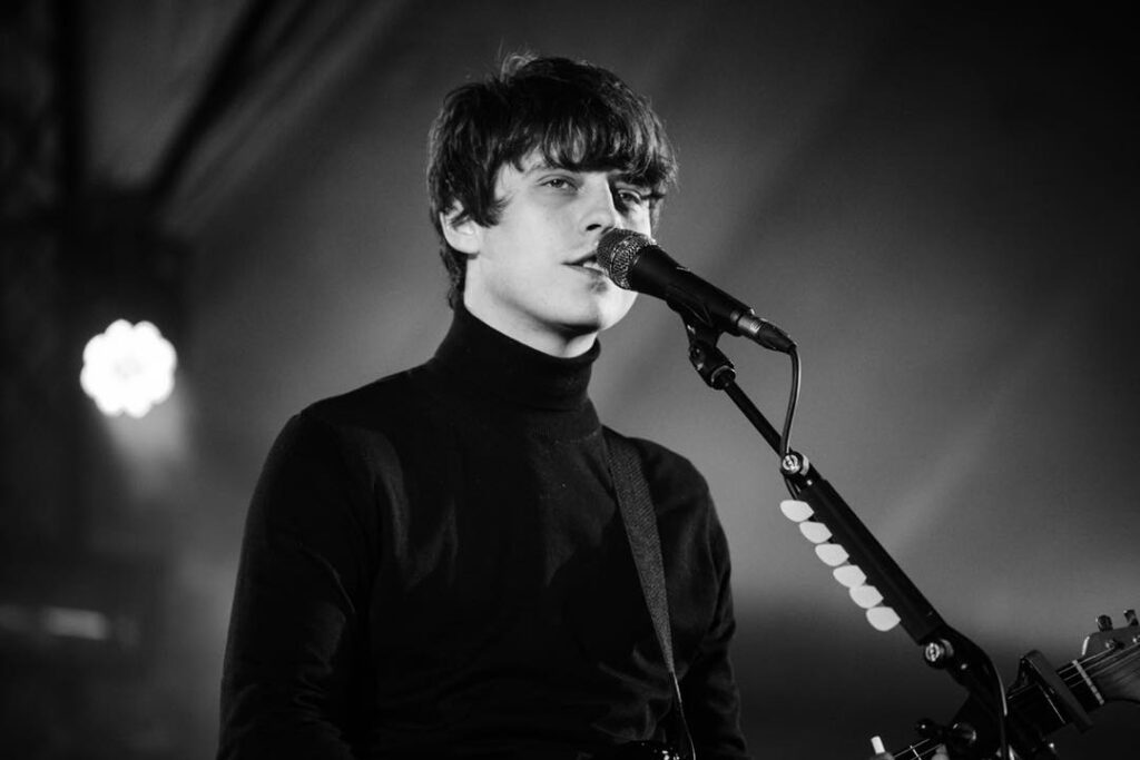 Jake Bugg sigue adelantando la edición deluxe de su álbum debut con ...